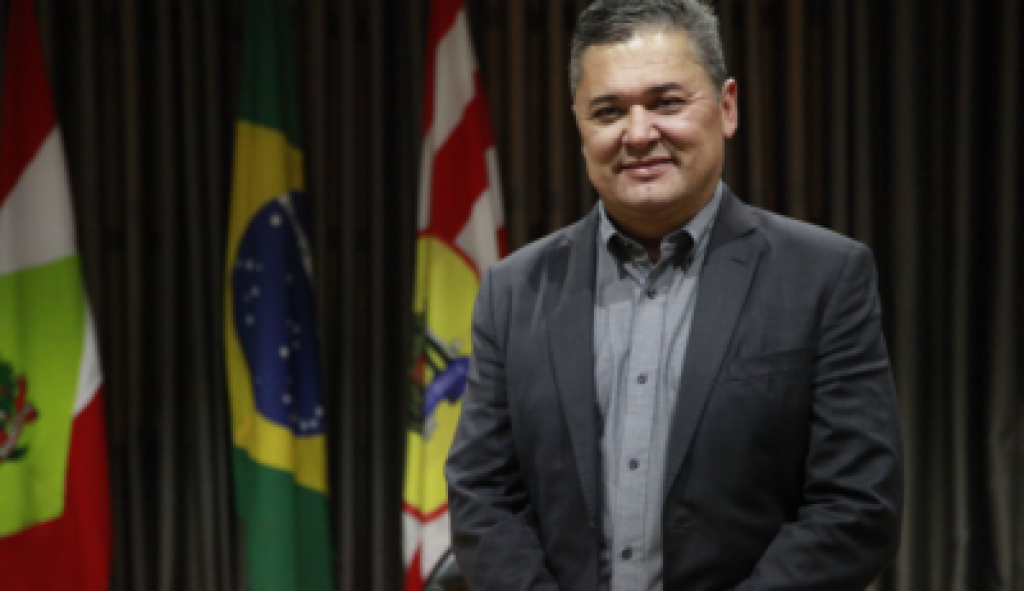 Almir Vieira vai receber salário afastado?