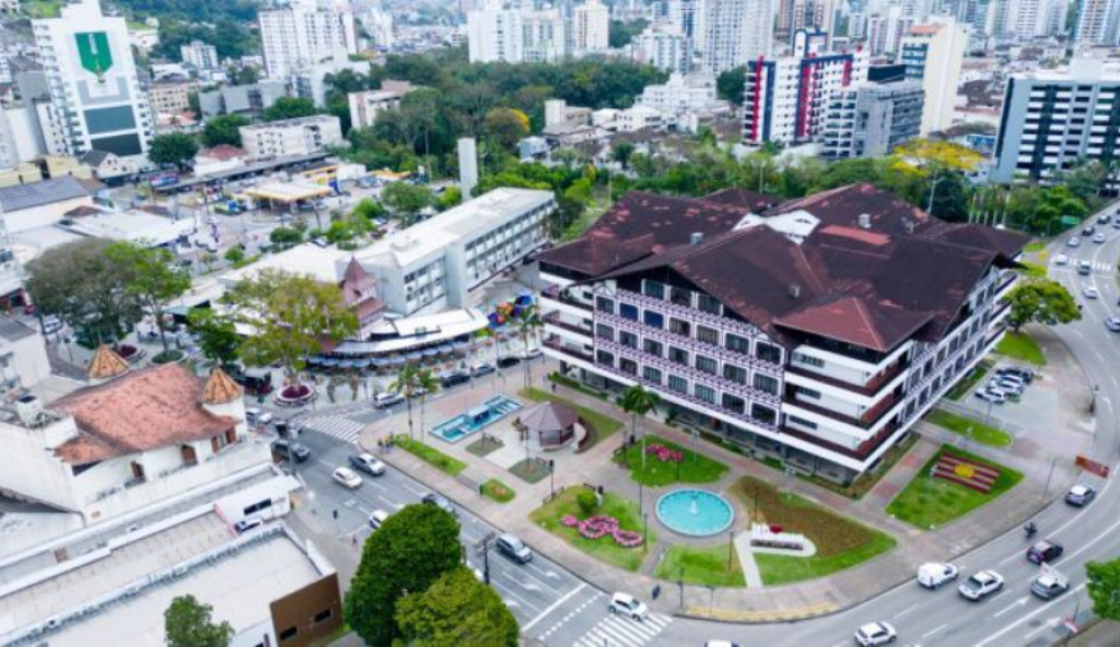 Saiba o que abre e o que fecha durante o período de Carnaval em Blumenau