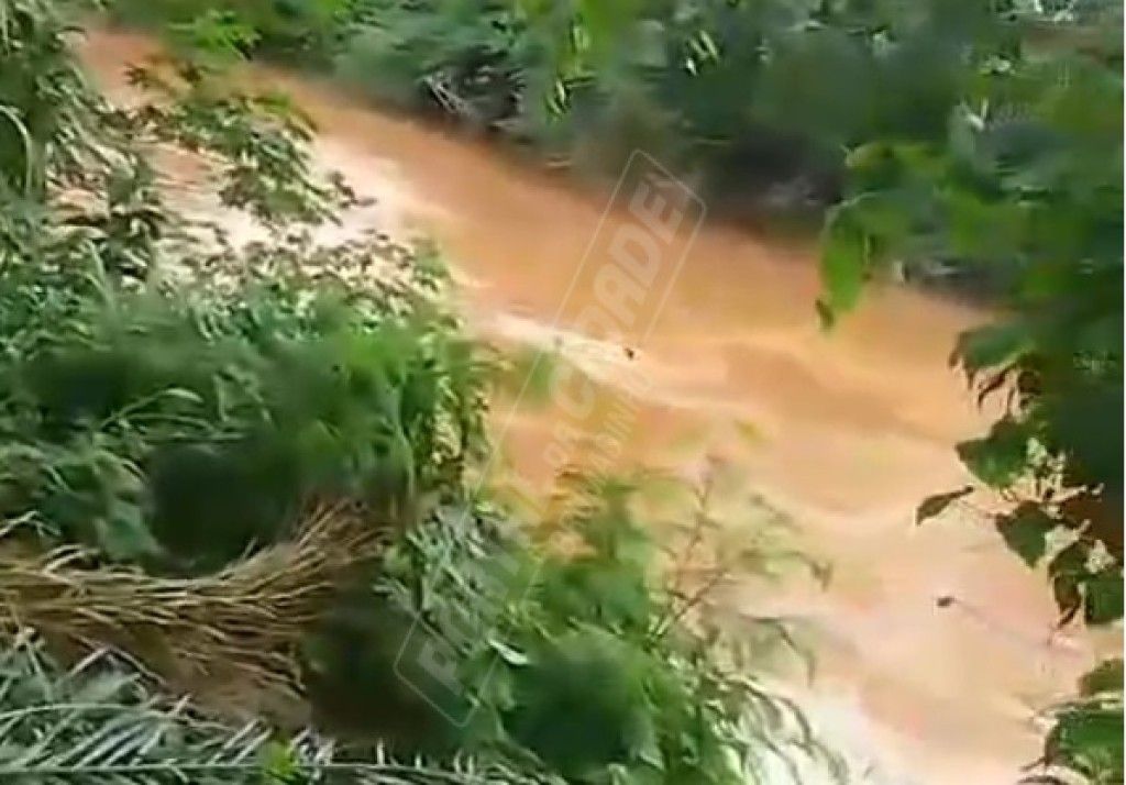 Vídeo mostra momento em que jovem é levado pela correnteza do Rio Paraopeba