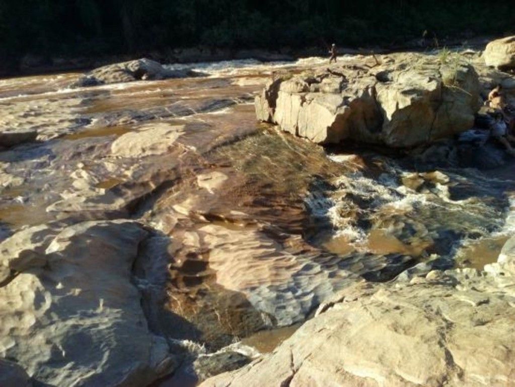 Bombeiros seguem com buscas por vítima de afogamento na cachoeira Toca ...