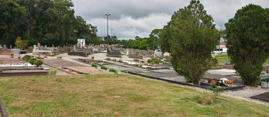 Prefeitura terá que exumar corpo de homem enterrado ao lado de seu ...