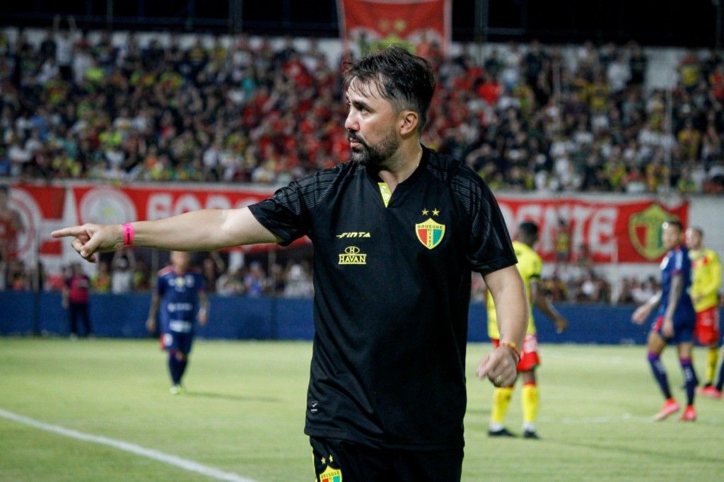 Brusque FC anuncia saída do técnico Luizinho Lopes