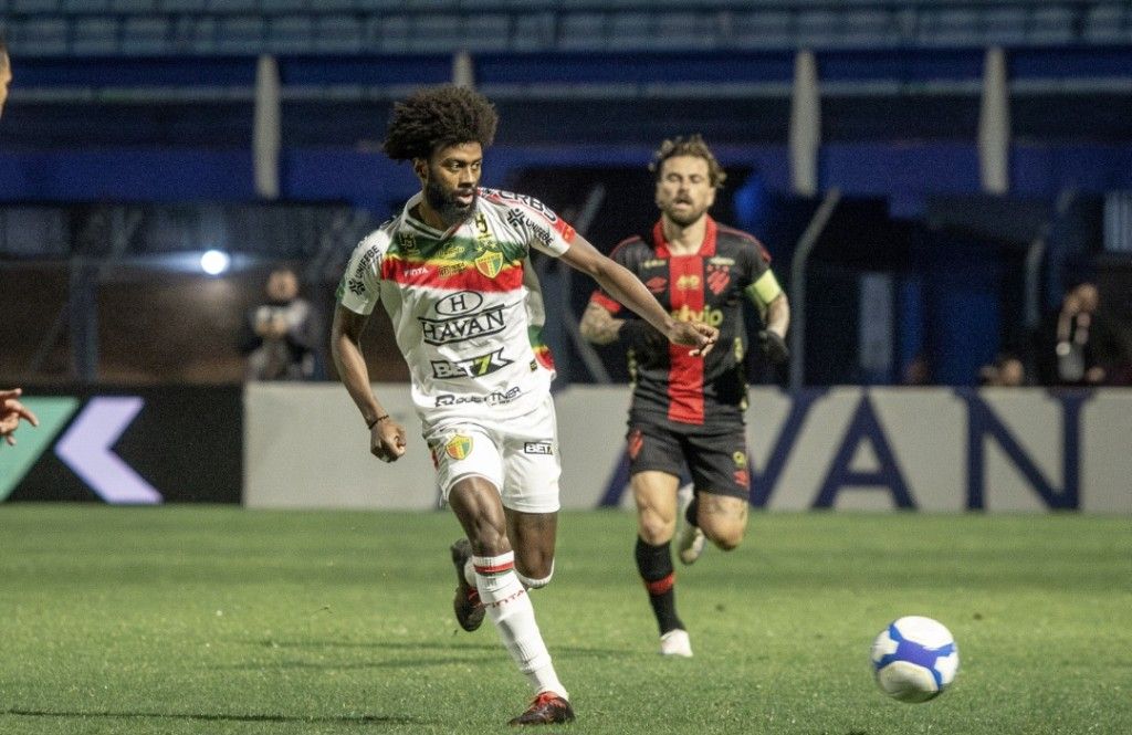 Brusque marca no primeiro tempo e conquista vitória sobre o Sport Recife