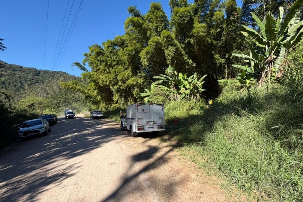 Homem é encontrado morto com pernas amarradas em área de mata em Gaspar