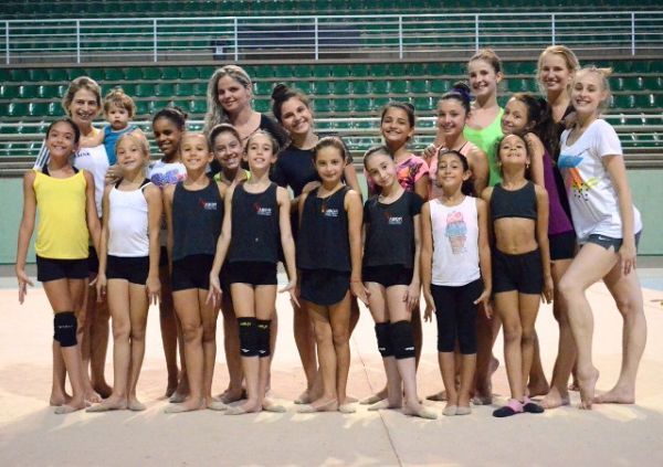 Técnica da seleção brasileira de ginástica rítmica realiza treino em ...