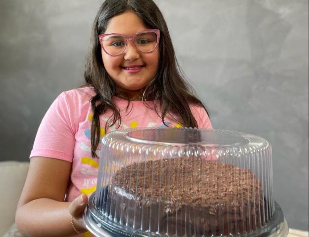 ‘Mundo doce da Manu’, cabreuvana de 11 anos faz e vende bolos