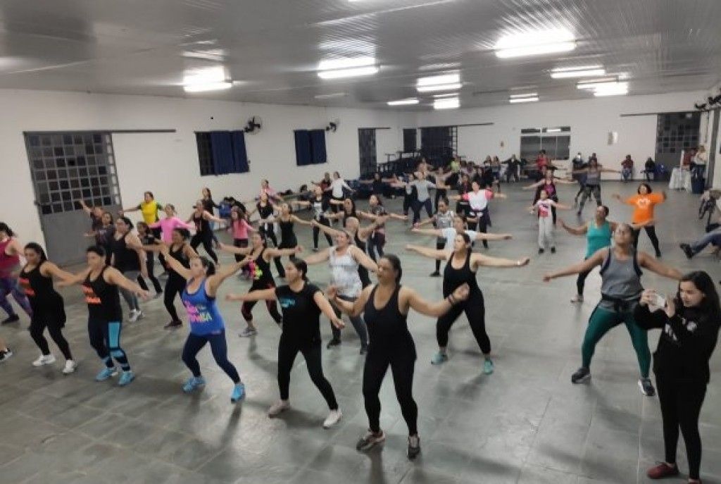 Aula de zumba está de volta para animar Cabreúva