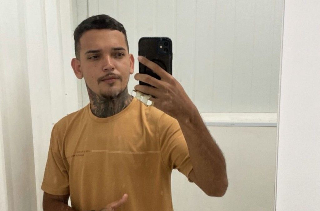 Em meio à dor, amigos prestam homenagens a Bruno Neves