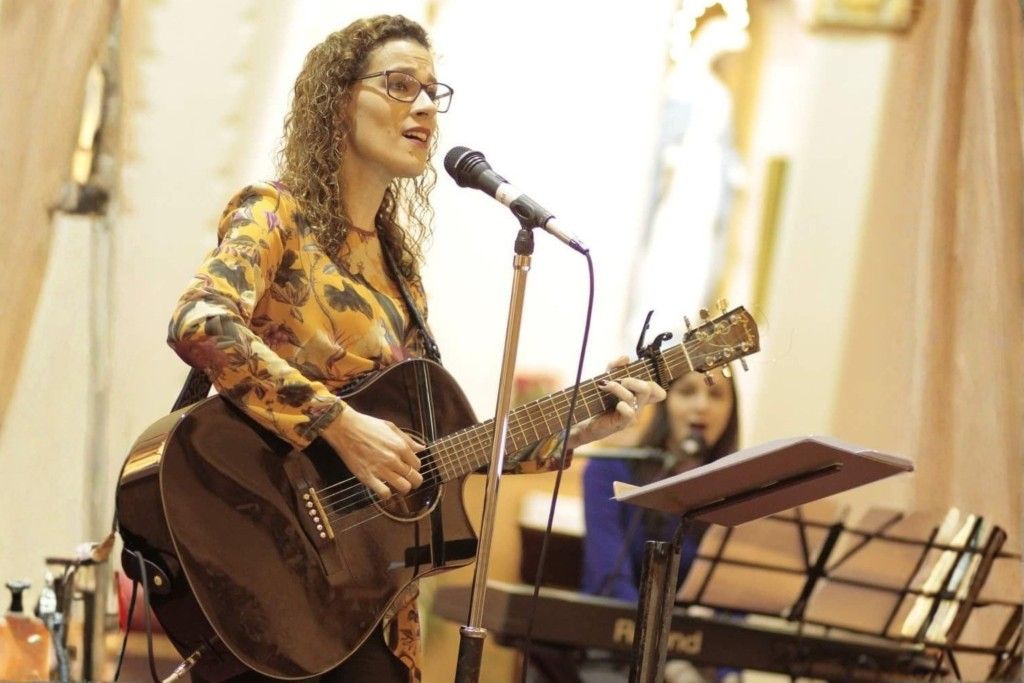 Mary Cruz, cabreuvana que brilha na Irlanda com sua voz inspiradora