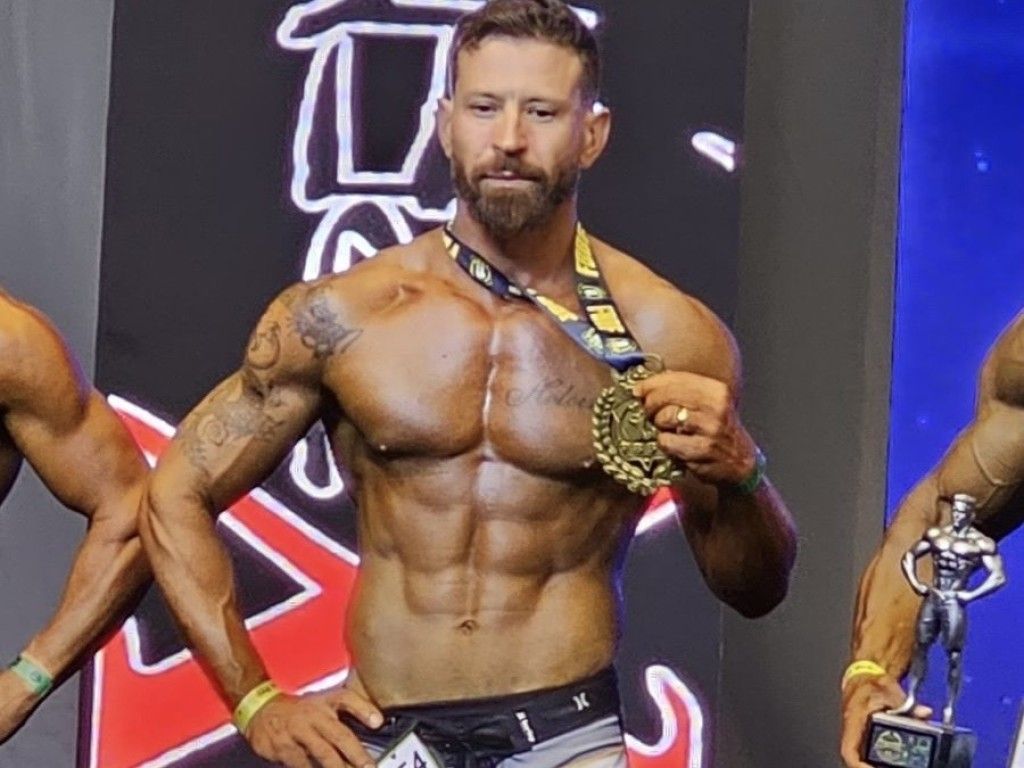 Camilo vence a rotina e conquista pódio no fisiculturismo aos 41 anos