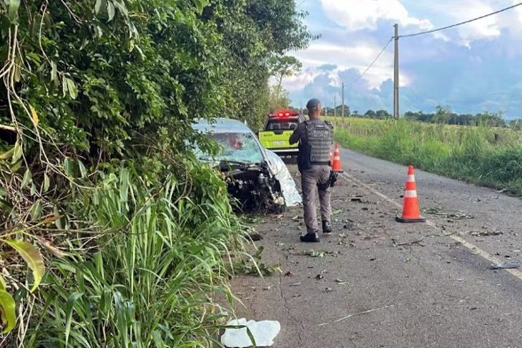 Jovem perde a vida em acidente de carro em estrada municipal