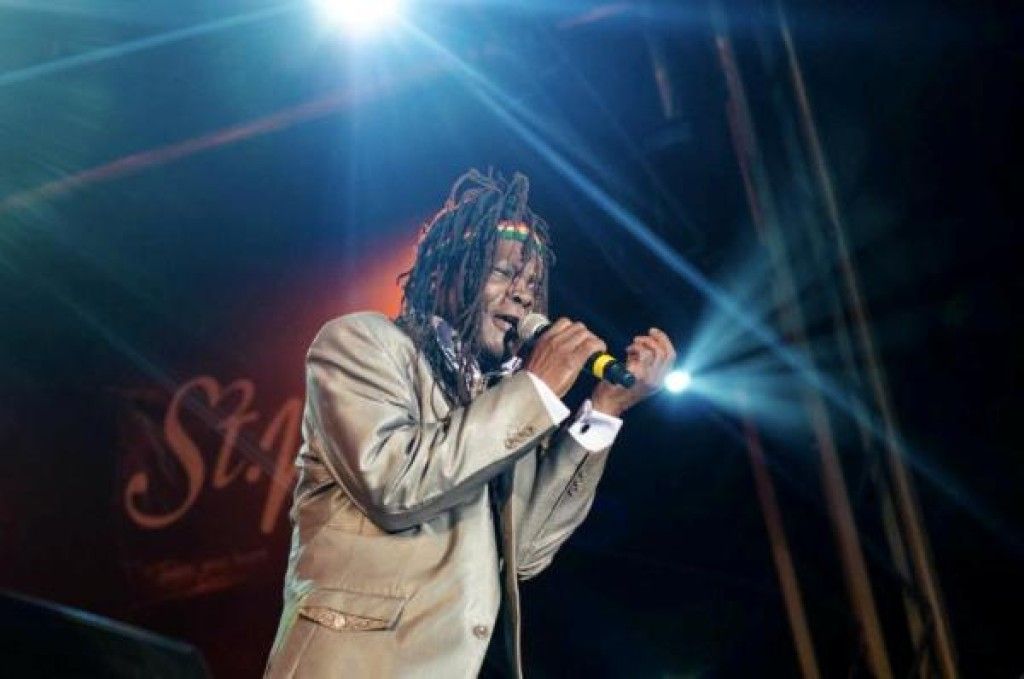 A lenda do reggae Eric Donaldson se apresenta esta noite (08) em Coelho ...