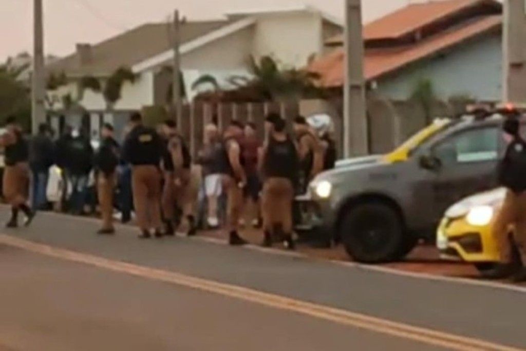 Briga De Trânsito Policiais Militares De Folga Trocam Tiros E Um é Baleado