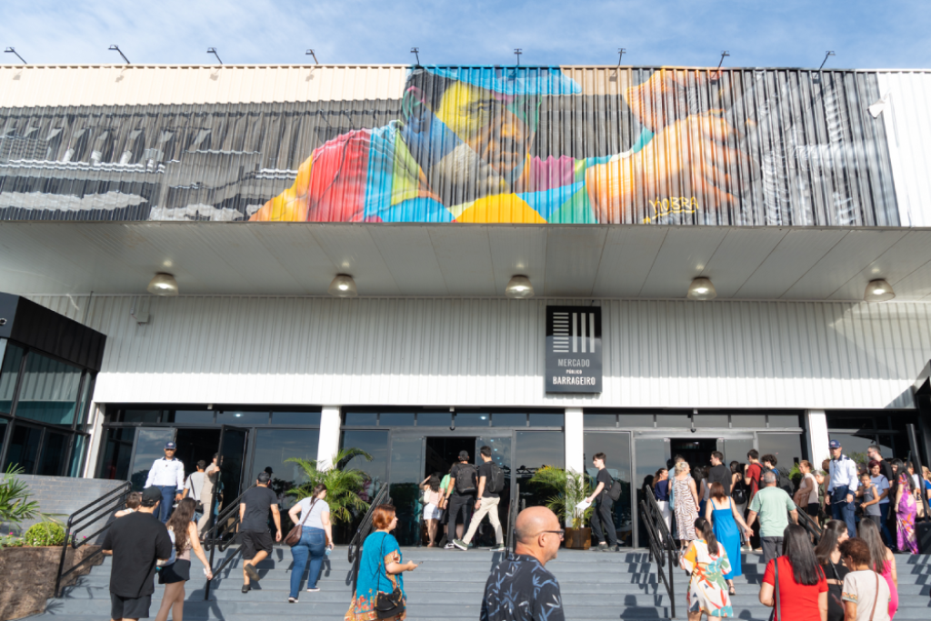 Mercado Público abre as portas com casa cheia, homenagens e gama de ...