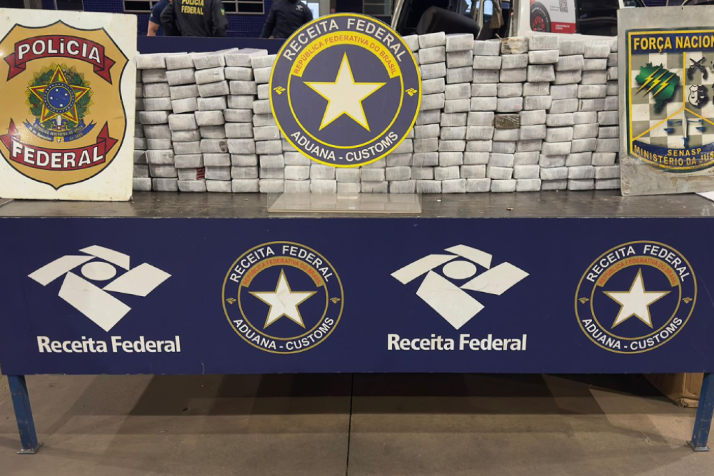 Receita Federal pega carro com 168 kg de maconha na Ponte da Amizade