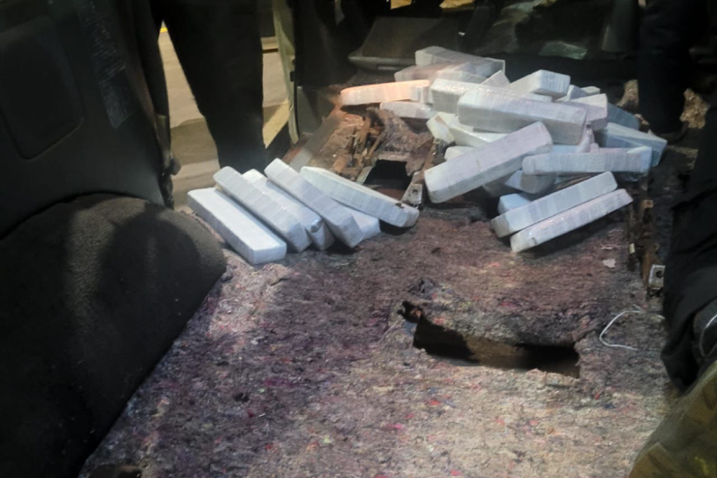 Receita Federal pega carro com 168 kg de maconha na Ponte da Amizade
