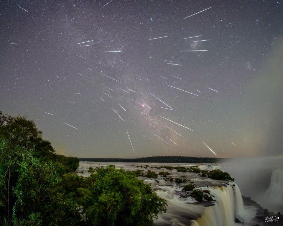 Chuva de meteoros transforma céu das Cataratas do Iguaçu em espetáculo raro