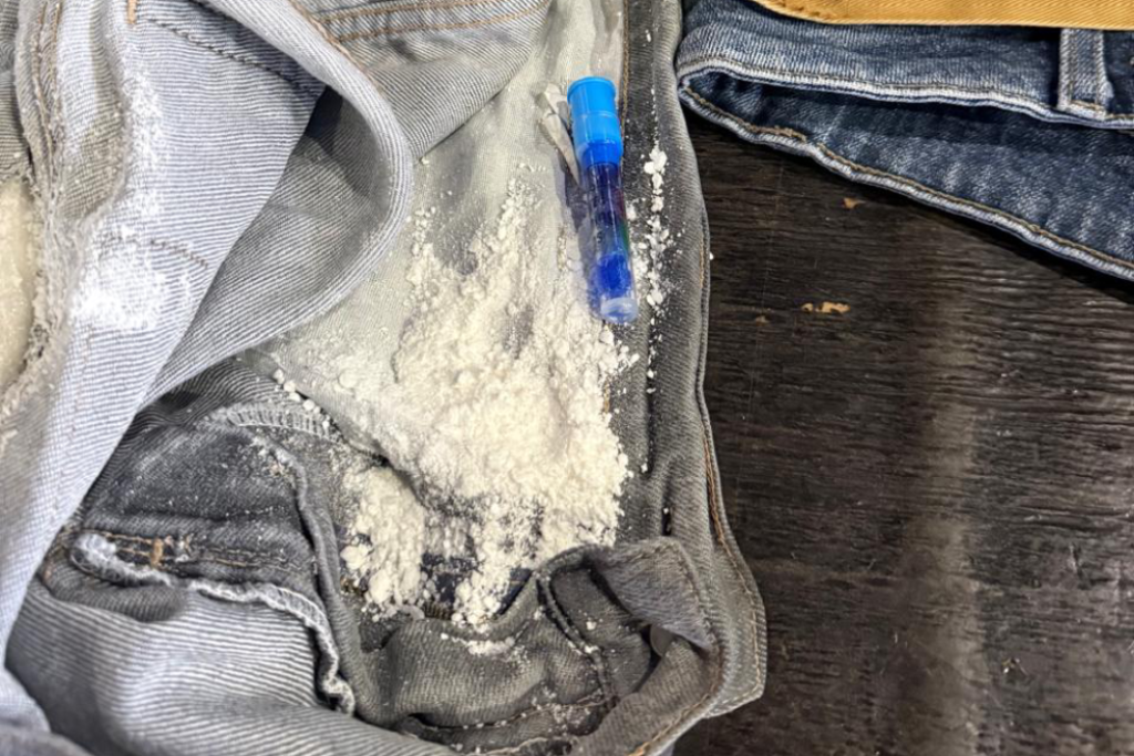 Passageiro foge a pé e deixa para trás cocaína escondida em bagagem