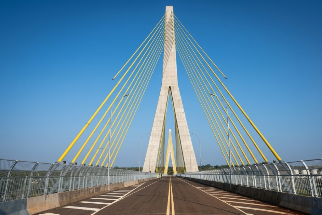 Brasil barra carros na Ponte da Integração e impasse com Paraguai continua
