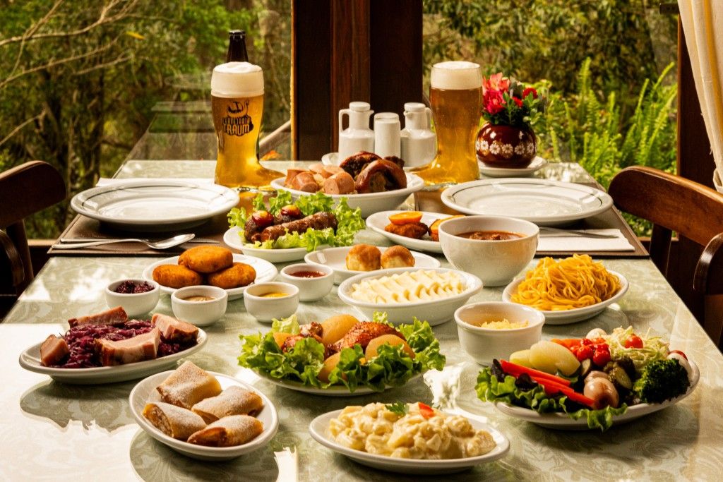 Tradicional restaurante Colina Verde inicia celebrações de 45 anos com ...