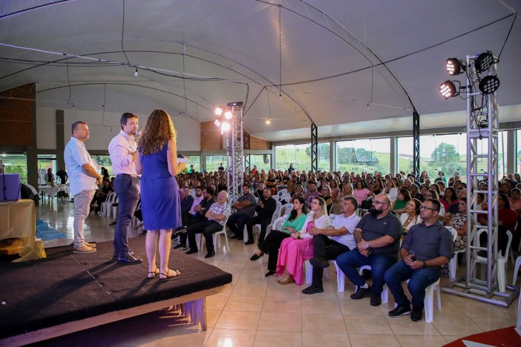 Palestra show reúne cerca de 600 educadores na abertura do ano letivo ...