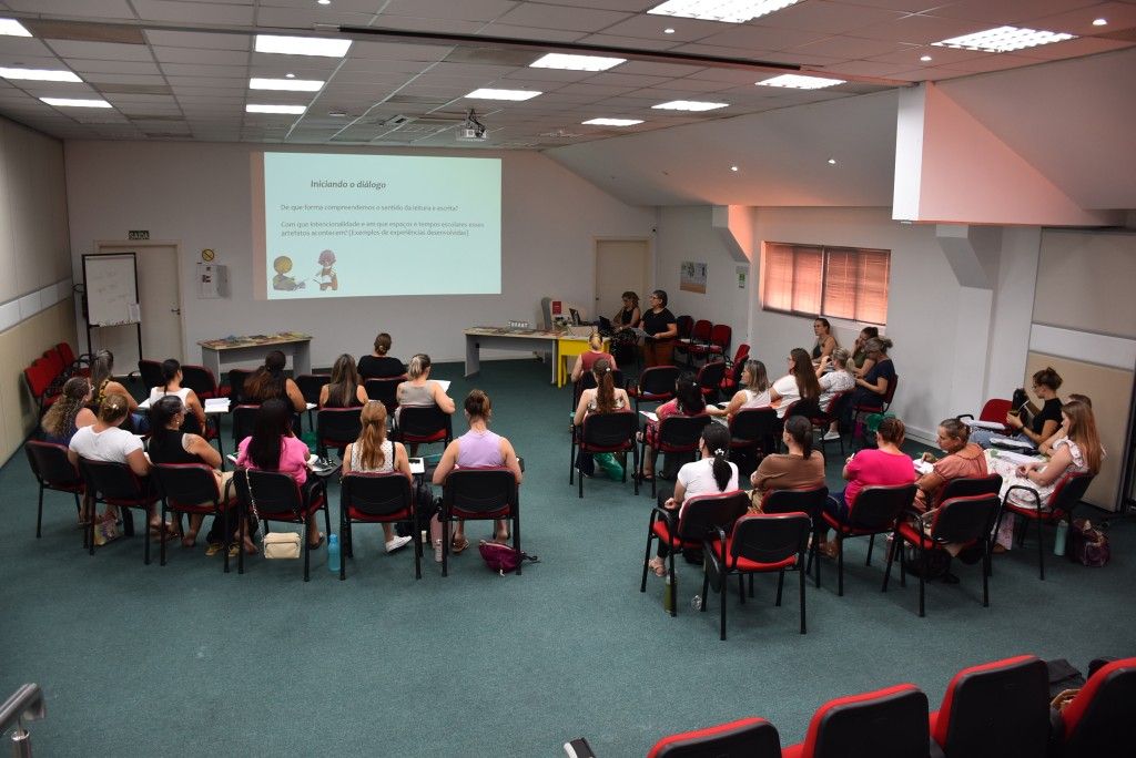 Profissionais da Educação Infantil de Nova Petrópolis participam do LEEI