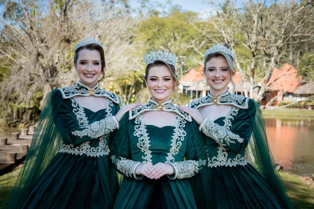 Traje oficial da corte da 36ª Oktoberfest de Igrejinha exalta tradição ...