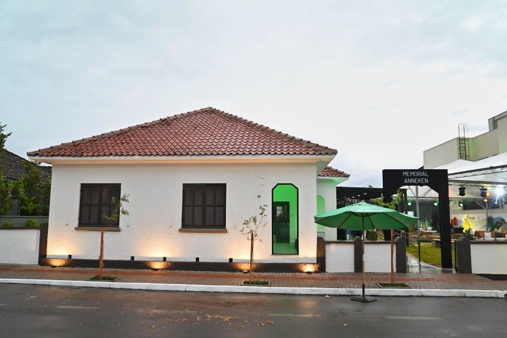 Sicredi inaugura Memorial Anneken e celebra 102 anos de fundação, em ...