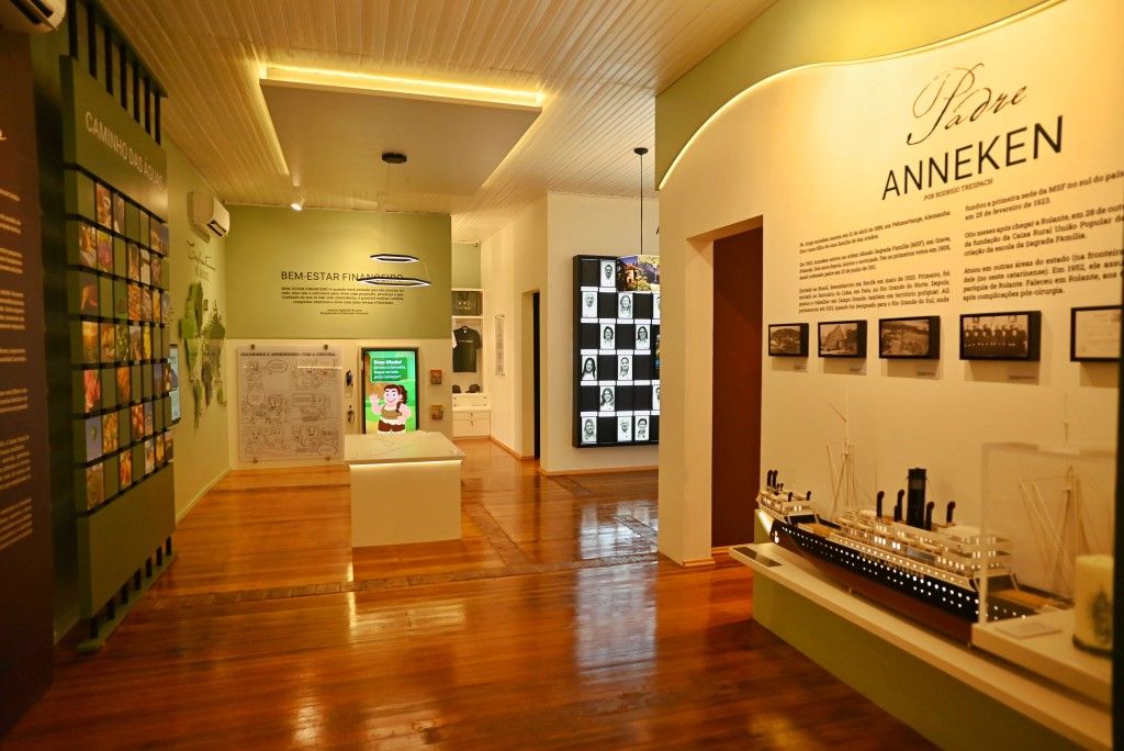 Sicredi inaugura Memorial Anneken e celebra 102 anos de fundação, em ...