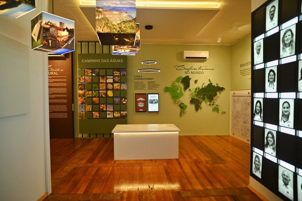 Sicredi inaugura Memorial Anneken e celebra 102 anos de fundação, em ...