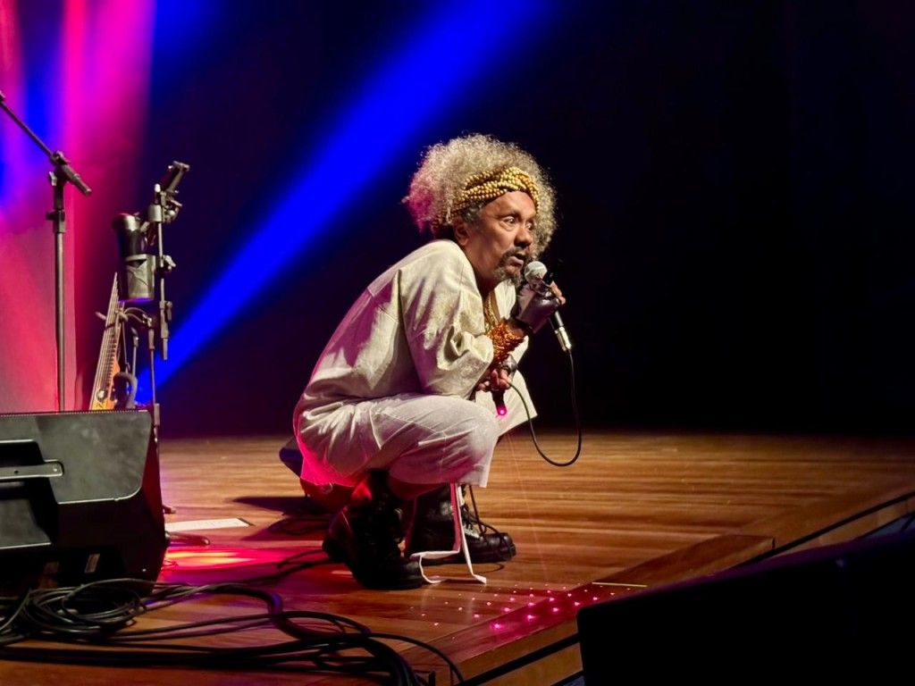 Com auditório lotado, show de Chico César encerra a 2ª Flitaq em Taquara