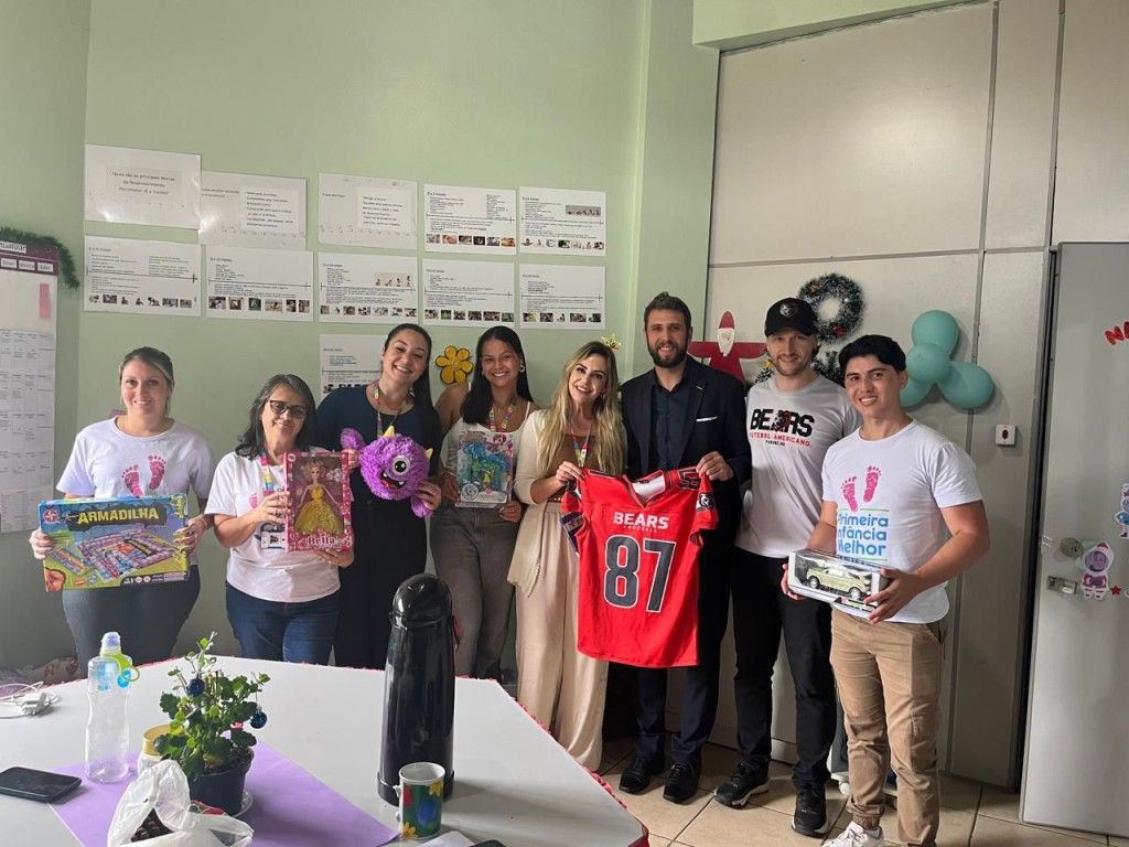Bears Futebol Americano doa brinquedos para campanha de Natal em Parobé
