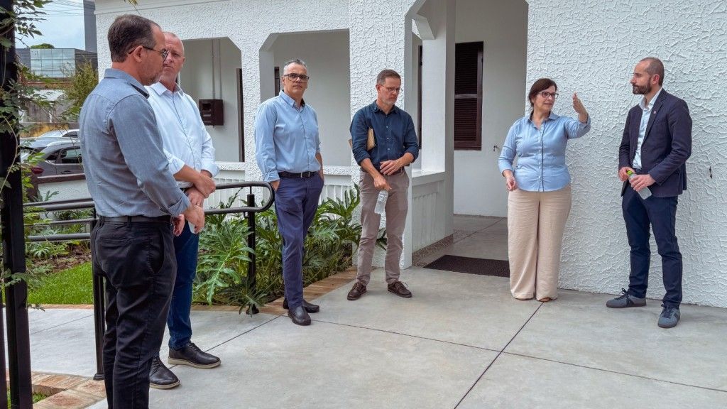 Diretor do grupo Mondragon visita sede da Sicredi Caminho das Águas e ...