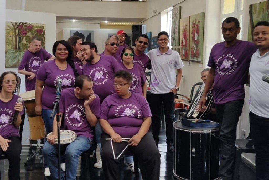 Show de Coral e Banda Adevita traz releituras de clássicos em Timóteo