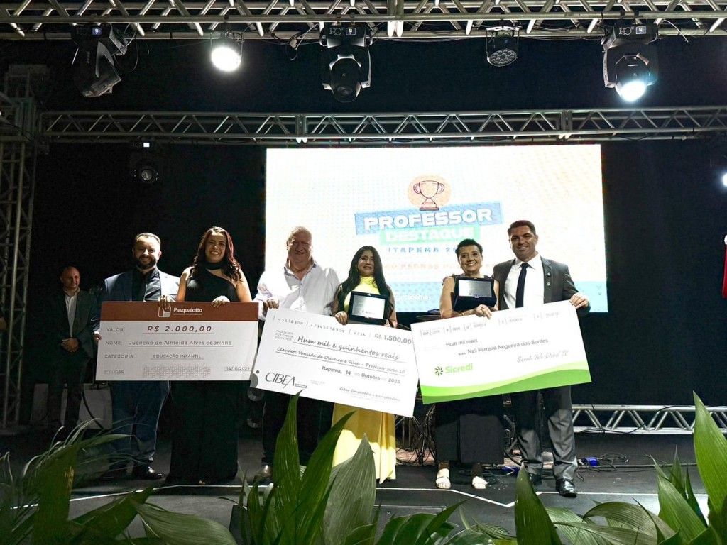 Vencedores do Concurso Professor Destaque 2025 são premiados em cerimônia