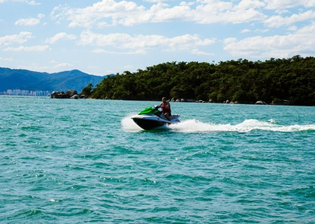 Porto Belo exige cadastro de empresas para aluguel de jet ski nas praias