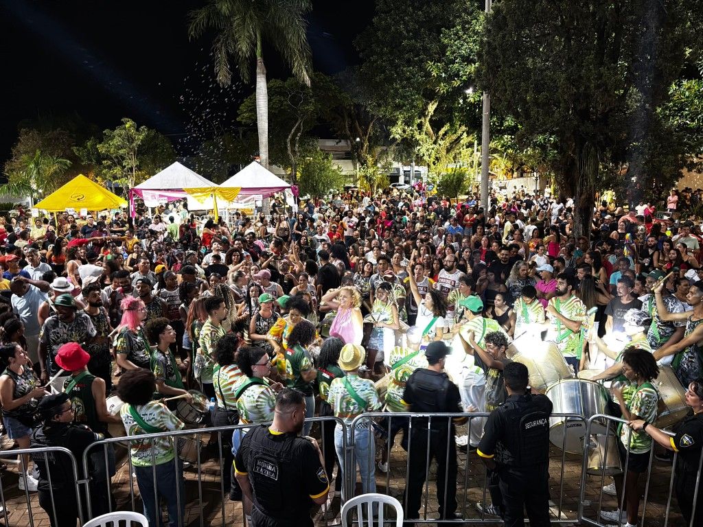 Ingrid Reis é eleita Rainha do Carnaval 2025 em Jacarezinho