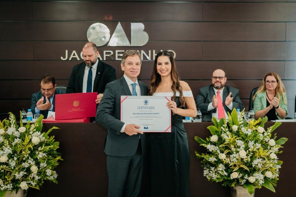 Nova presidente da OAB Jacarezinho toma posse com autoridades
