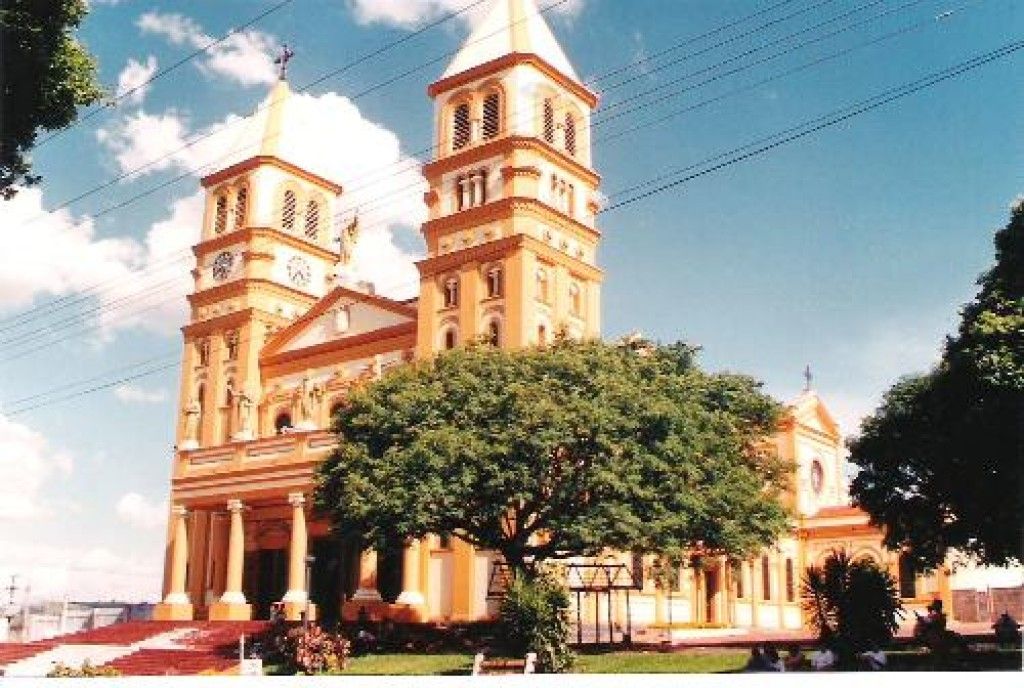 Símbolo de Jacarezinho, a Catedral encanta de todos os ângulos