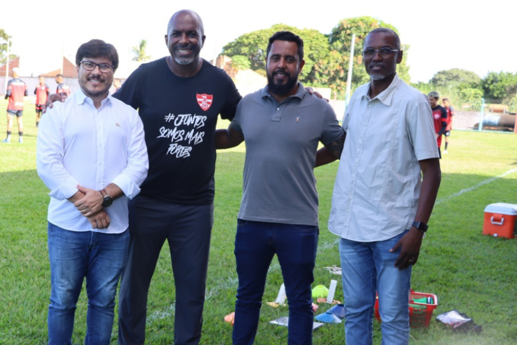 Ofício de agradecimento é entregue ao prefeito de Guaiçara por apoio ao ...