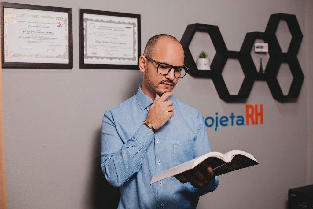 Currículo precisa ter foto? Especialista em RH Rony Garcia dá algumas dicas