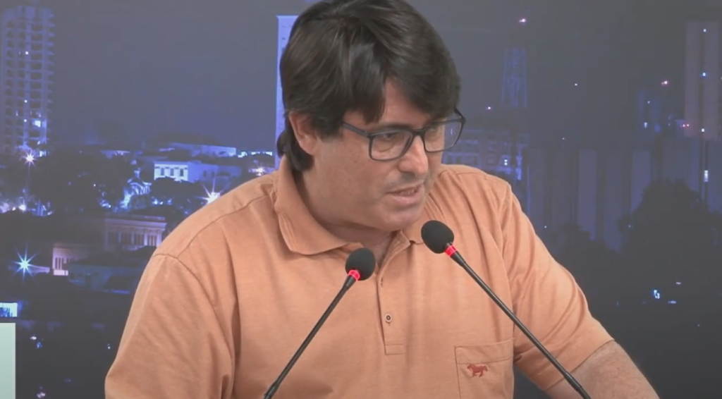 Canela propõe dispensa de uniforme escolar para alunos autistas em Lins