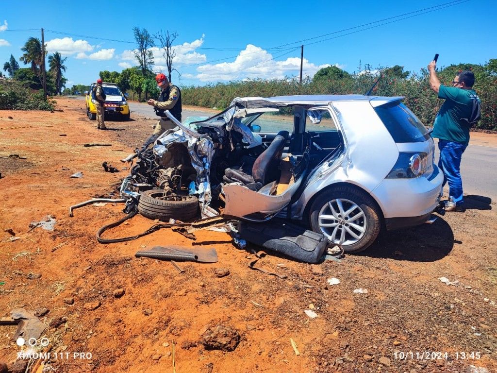 Batida entre carro e carreta deixa cinco feridos na PR-182 em Diamante do Norte