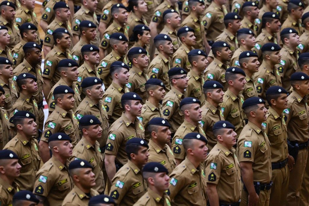 Nova lei reestrutura carreiras de policiais e bombeiros militares