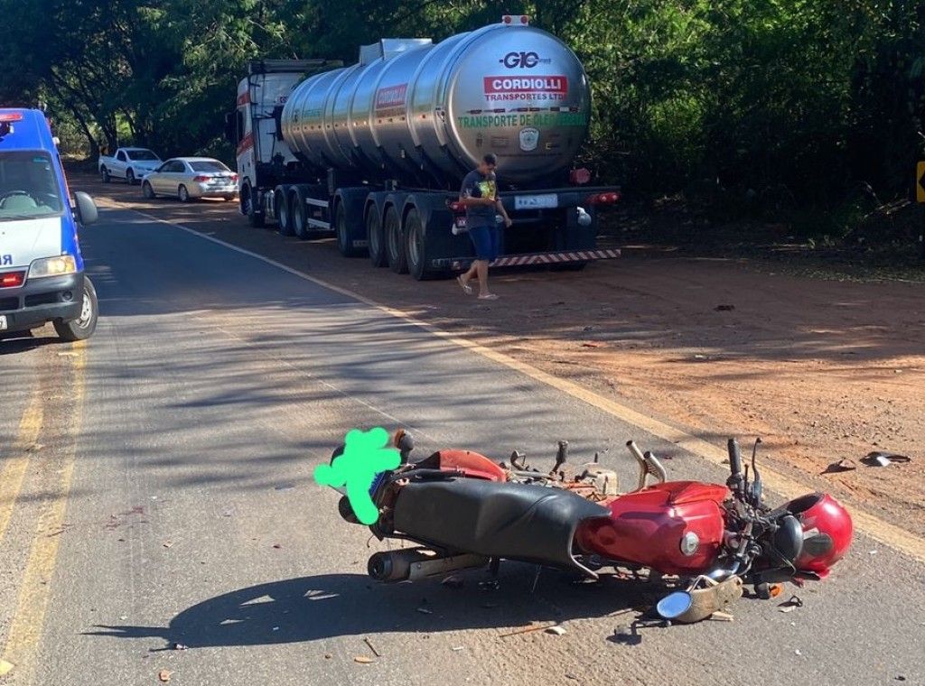 Motociclista fica ferido após batida contra caminhão em Nova Londrina