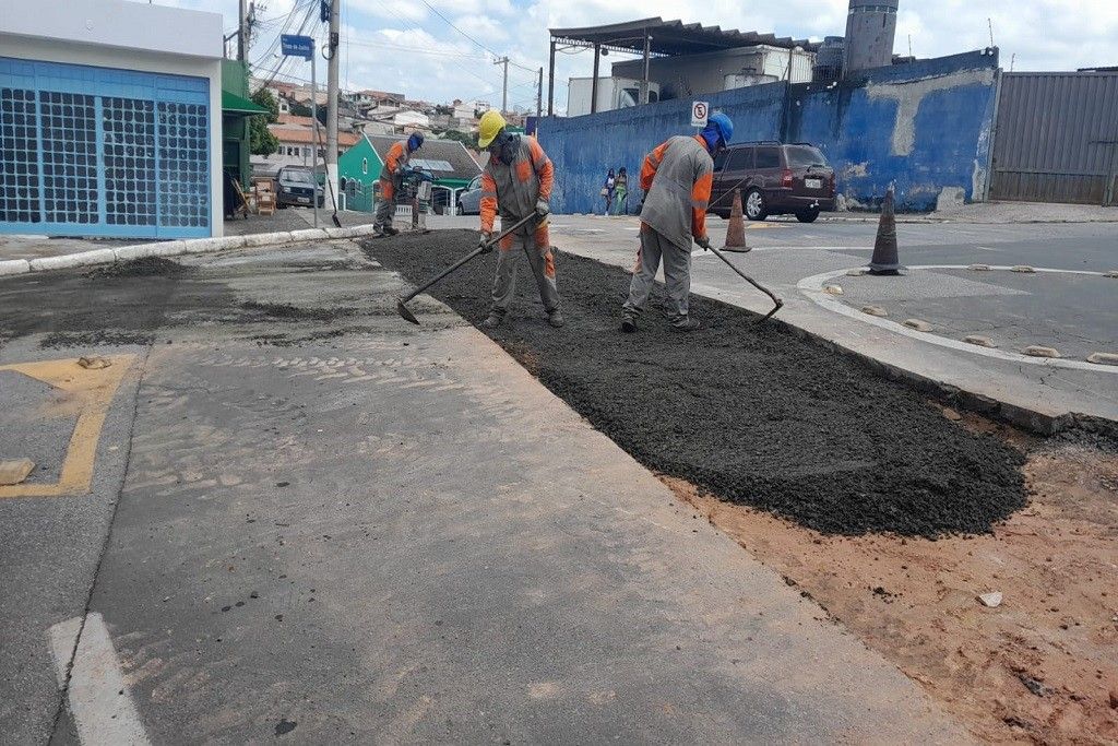 Jd. Belo Horizonte, Estiva e Jd. Lago Azul recebem operação Tapa-buraco