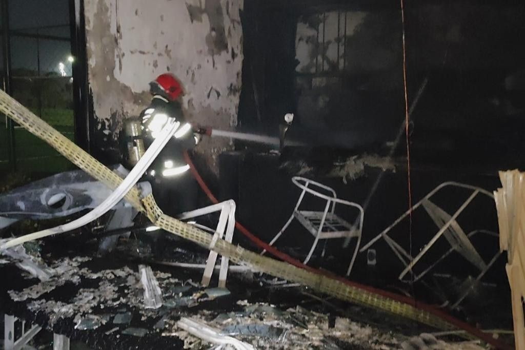 Bombeiros de MT combatem incêndio após explosão em churrasqueira a gás