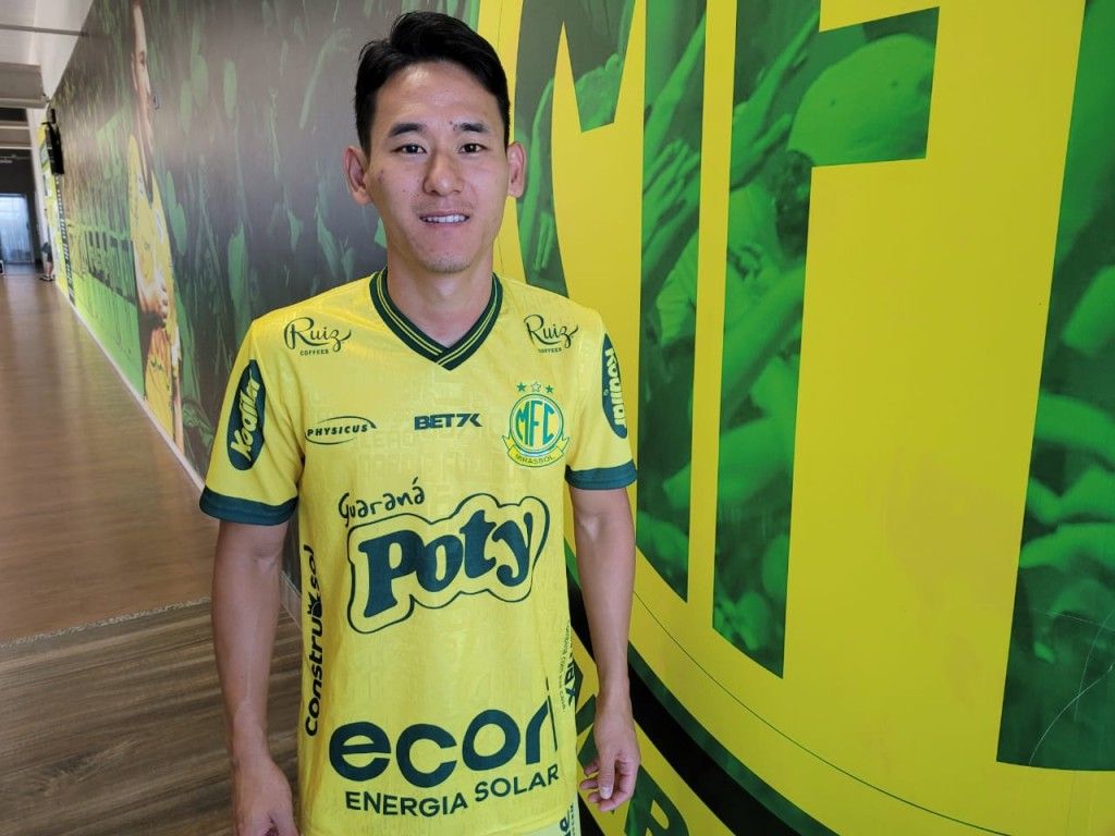 Leão anuncia retorno do atacante Chico