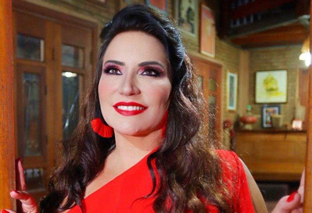 Cantora mirassolense Regina Benedetti agora é RêBenê