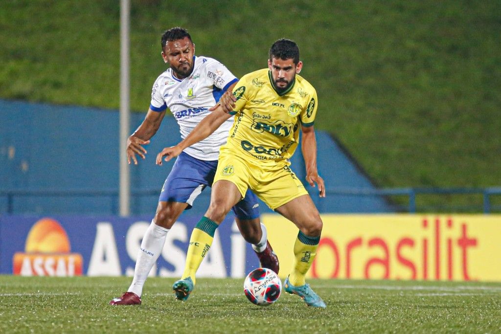 Leão anuncia retorno do atacante Zé Roberto para sequência da Série B